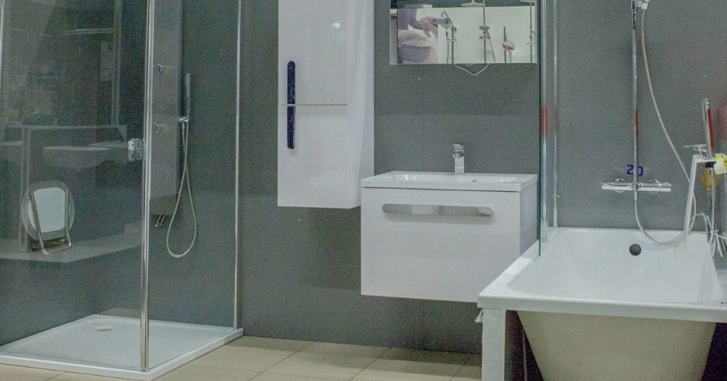 Comfortable home shower designs for seniors | Cozy Home HQ